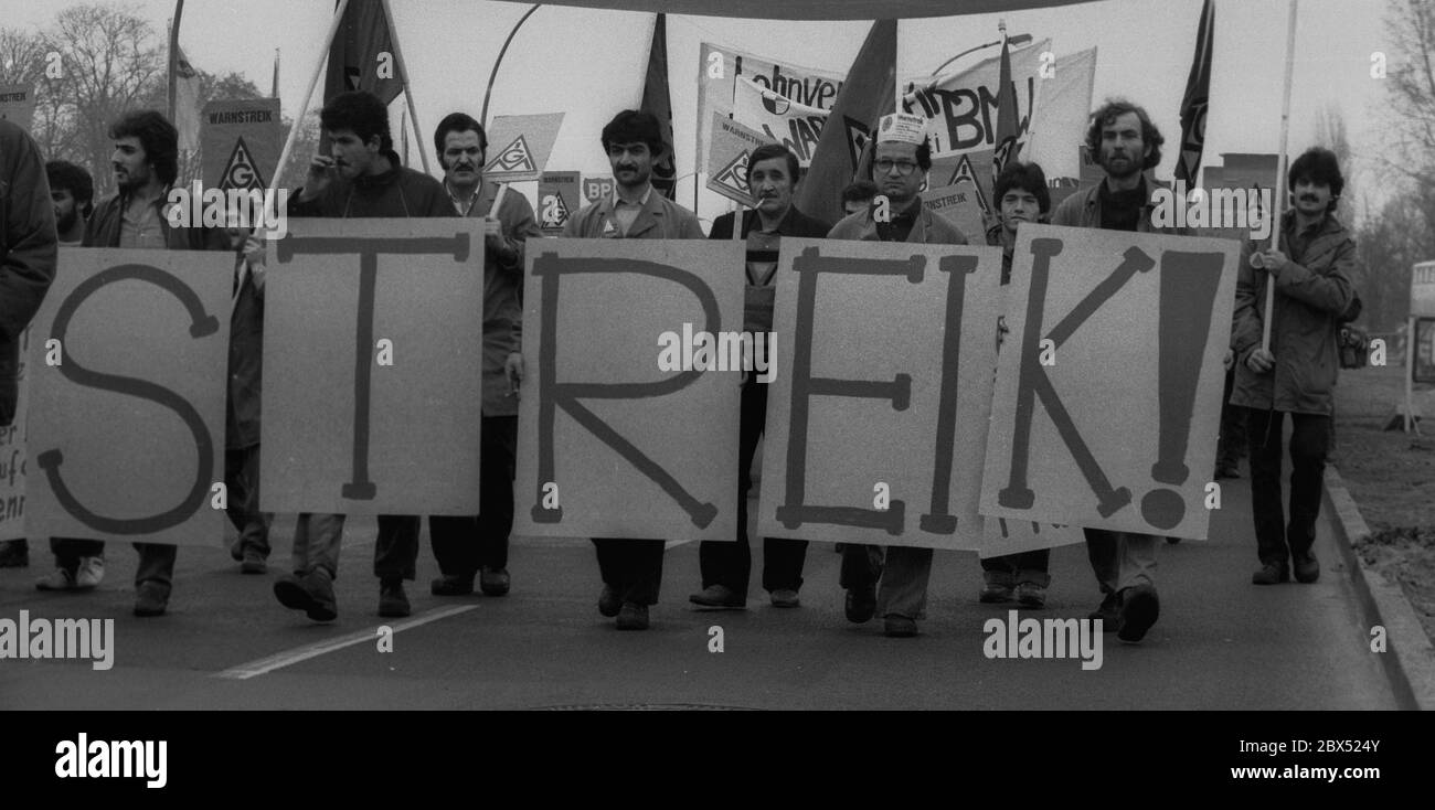 Immigration workers europe Black and White Stock Photos & Images - Alamy