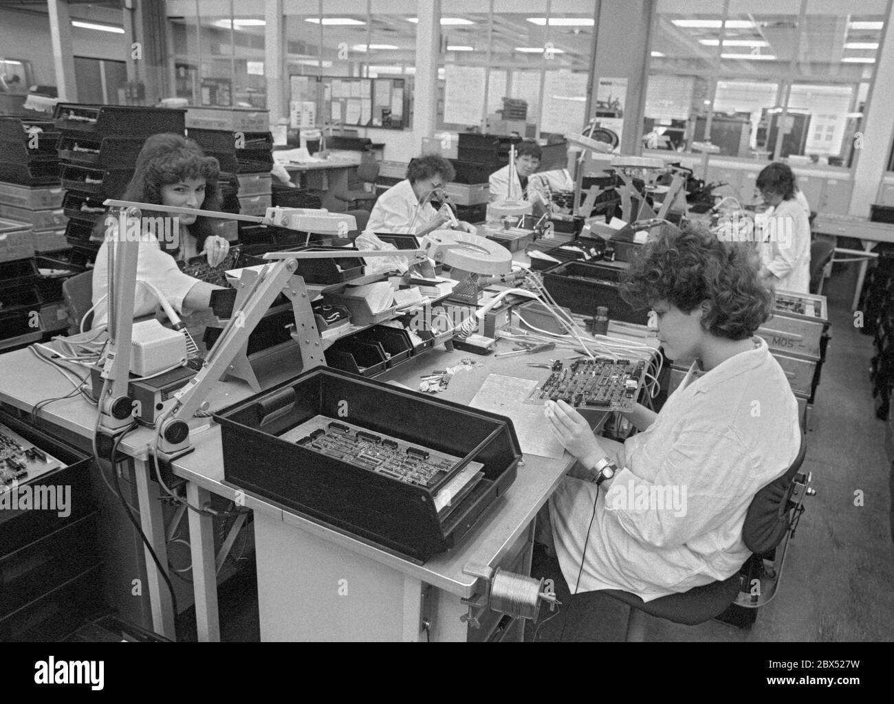 Berlin districts / Spandau / 1985 Teleprinter factory Siemens. Many women assemble. German and ...