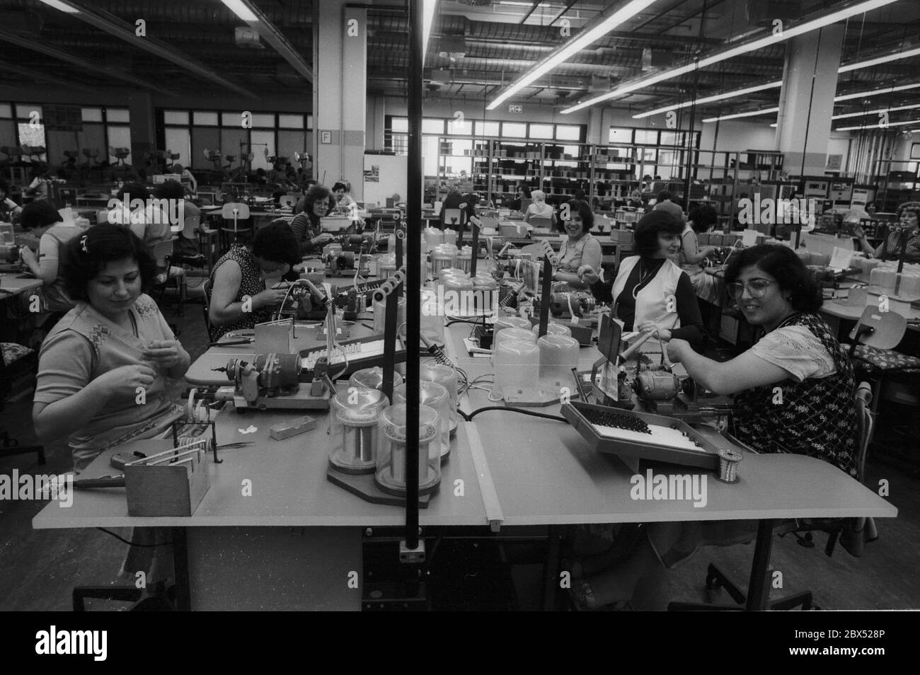 1980 women in workplace hi-res stock photography and images - Alamy