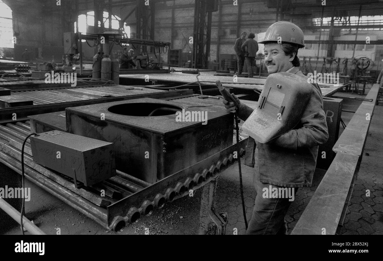 Berlin / foreigners / 28.7.1983. Skilled worker on a large lathe at ...