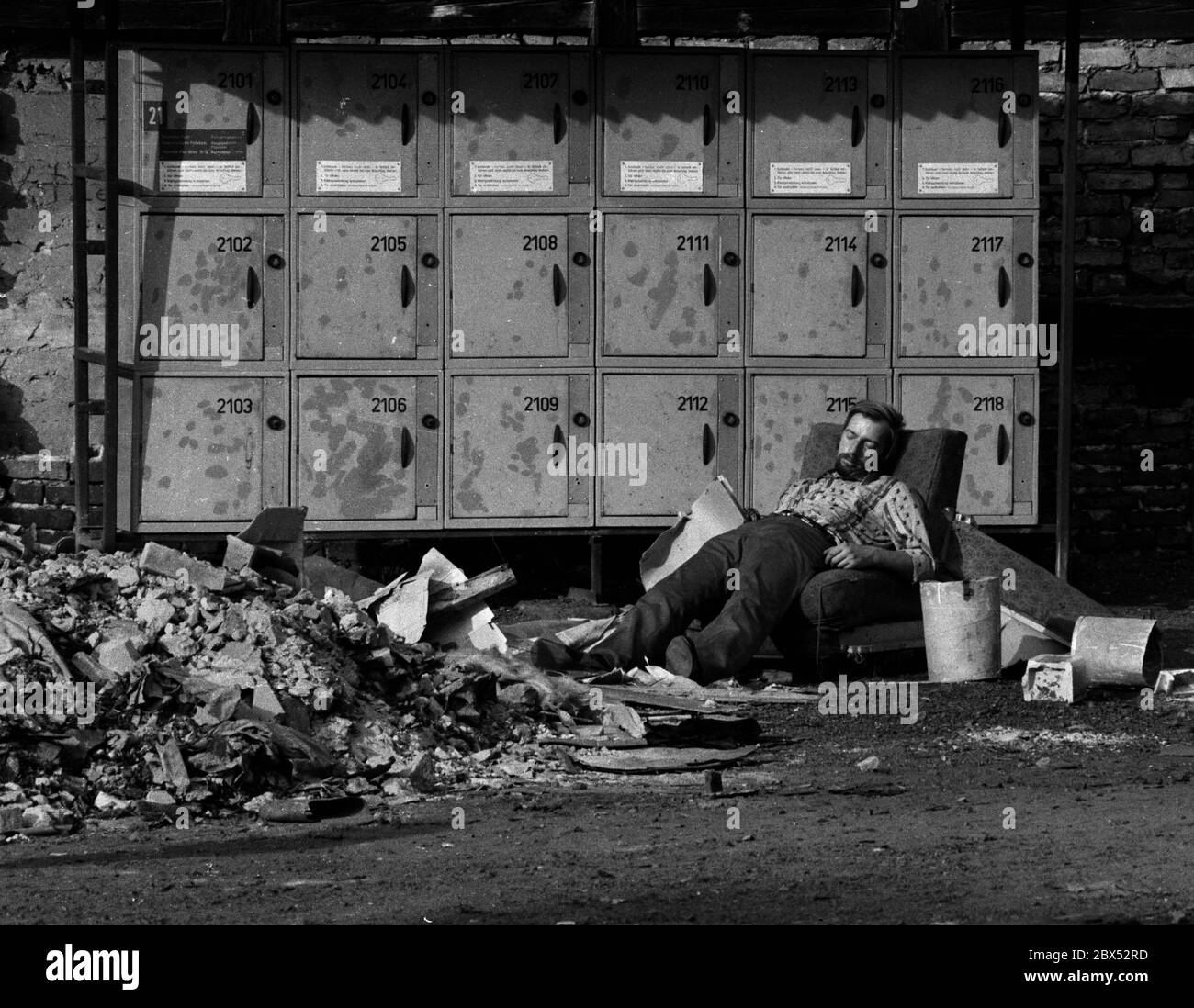 Vintage garbage man hi-res stock photography and images - Alamy