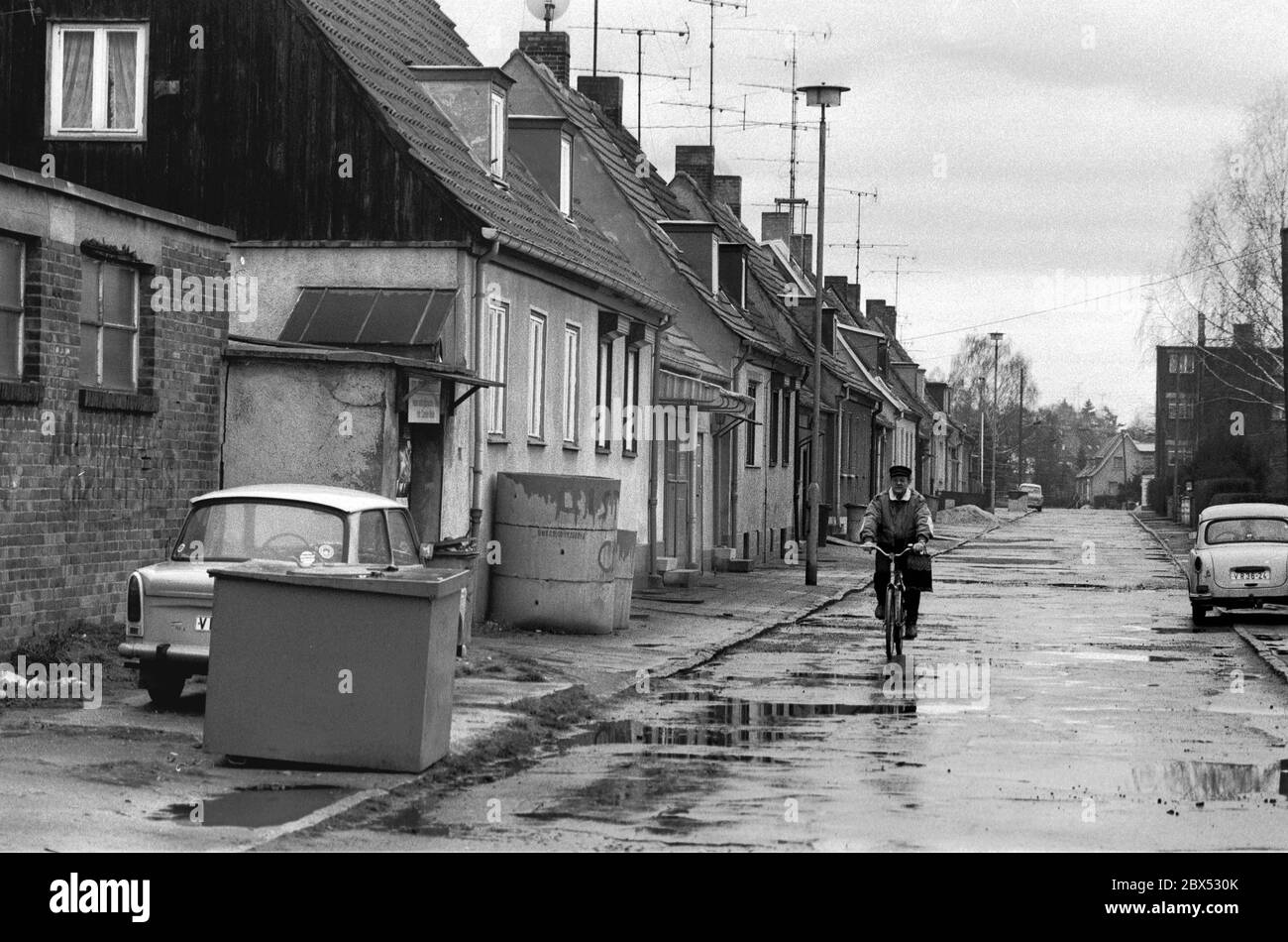 Saxony-Anhalt / GDR state / 1990 Dessau, Junkers settlement, once the ...