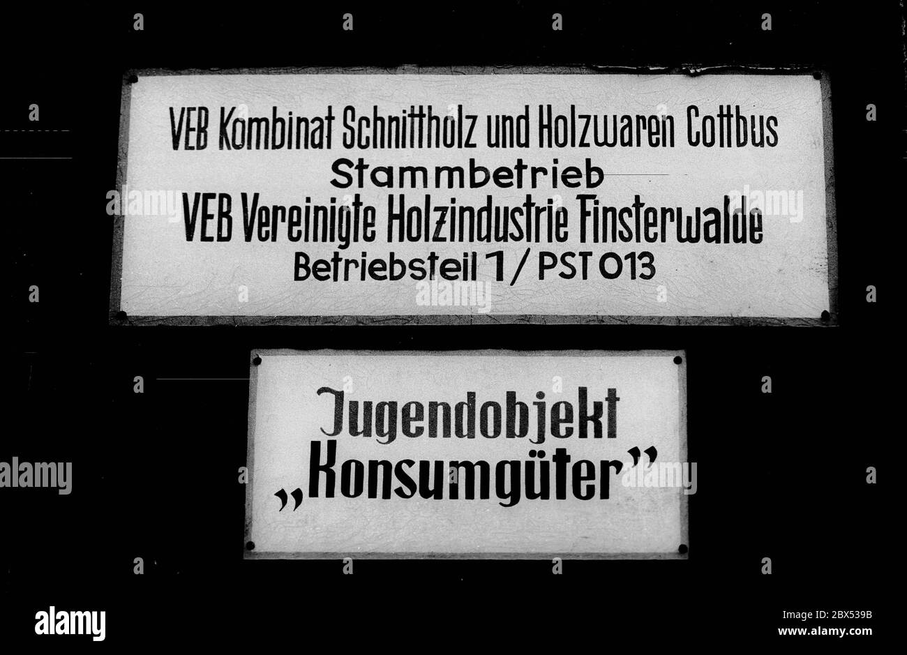 Gdr produce hi-res stock photography and images - Alamy