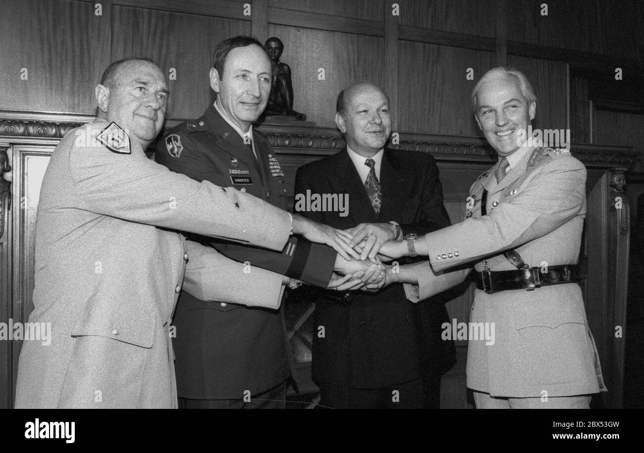 Regime symbols hi-res stock photography and images - Alamy