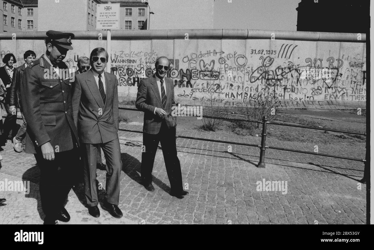 Berlin brandenburger gate 1945 hi-res stock photography and images - Alamy