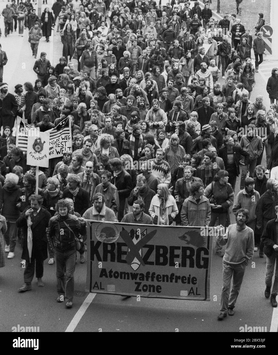 Nuclear weapon 80s hi-res stock photography and images - Alamy