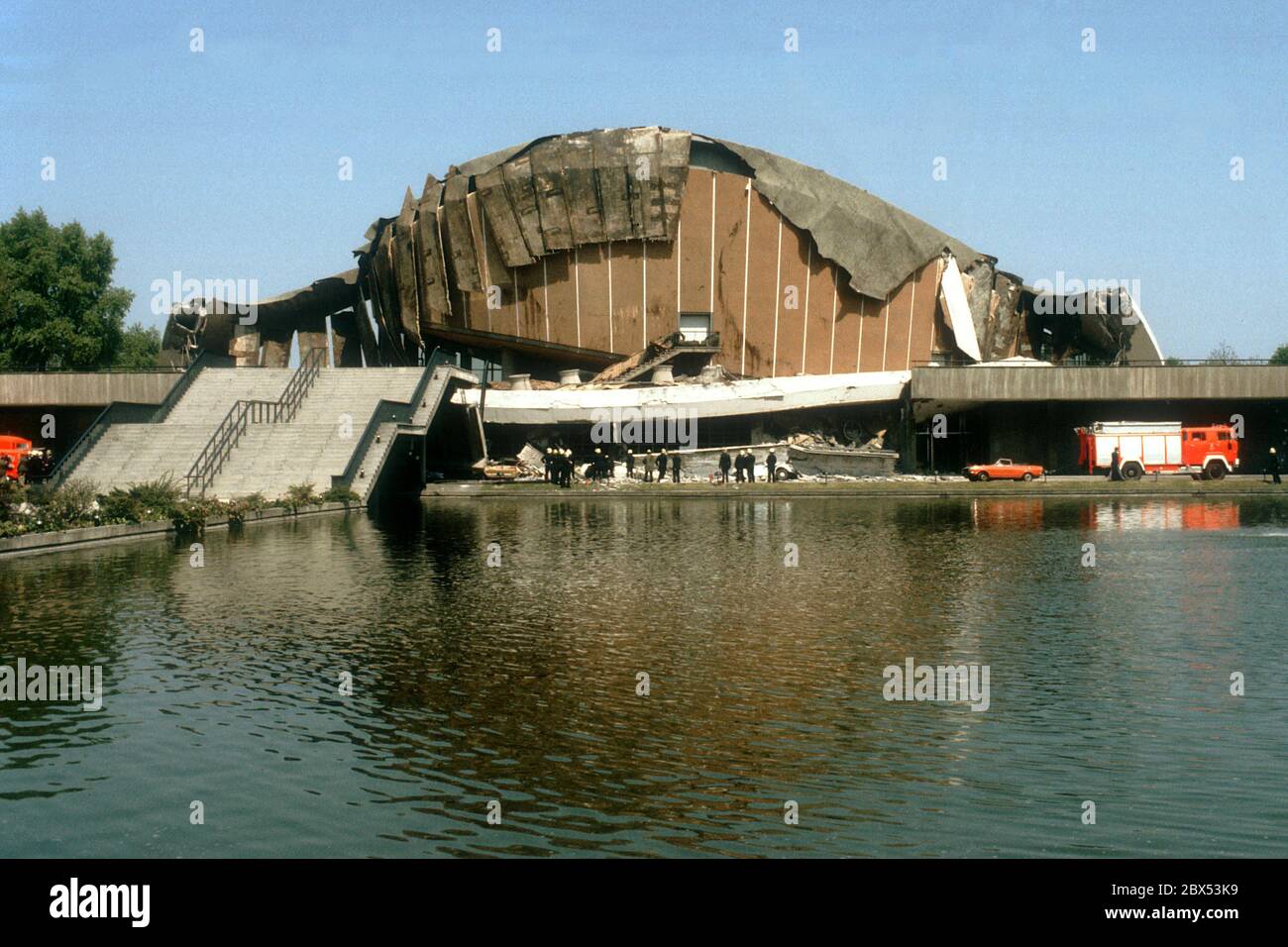 Architectural collapse hi-res stock photography and images - Alamy