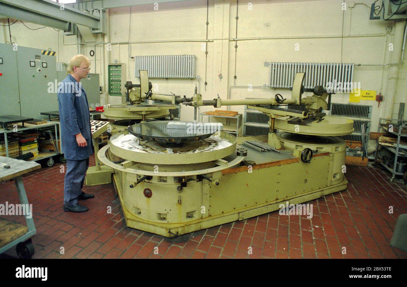 Thueringen / Jena / VEB Carl Zeiss Jena, 1990 These are lapping ...