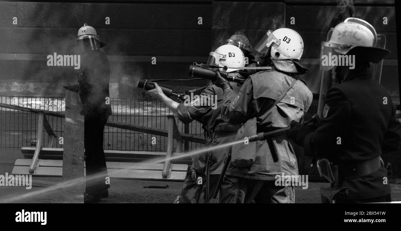 10 6 1982 hi-res stock photography and images - Alamy