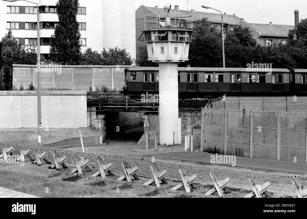 Berlin City / Wedding / 1983 The GDR Wall in Wedding, with watchtower ...