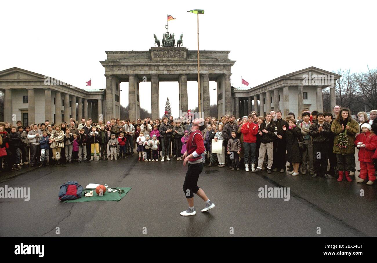 Fall of the berlin wall, 1989 hi-res stock photography and images - Alamy