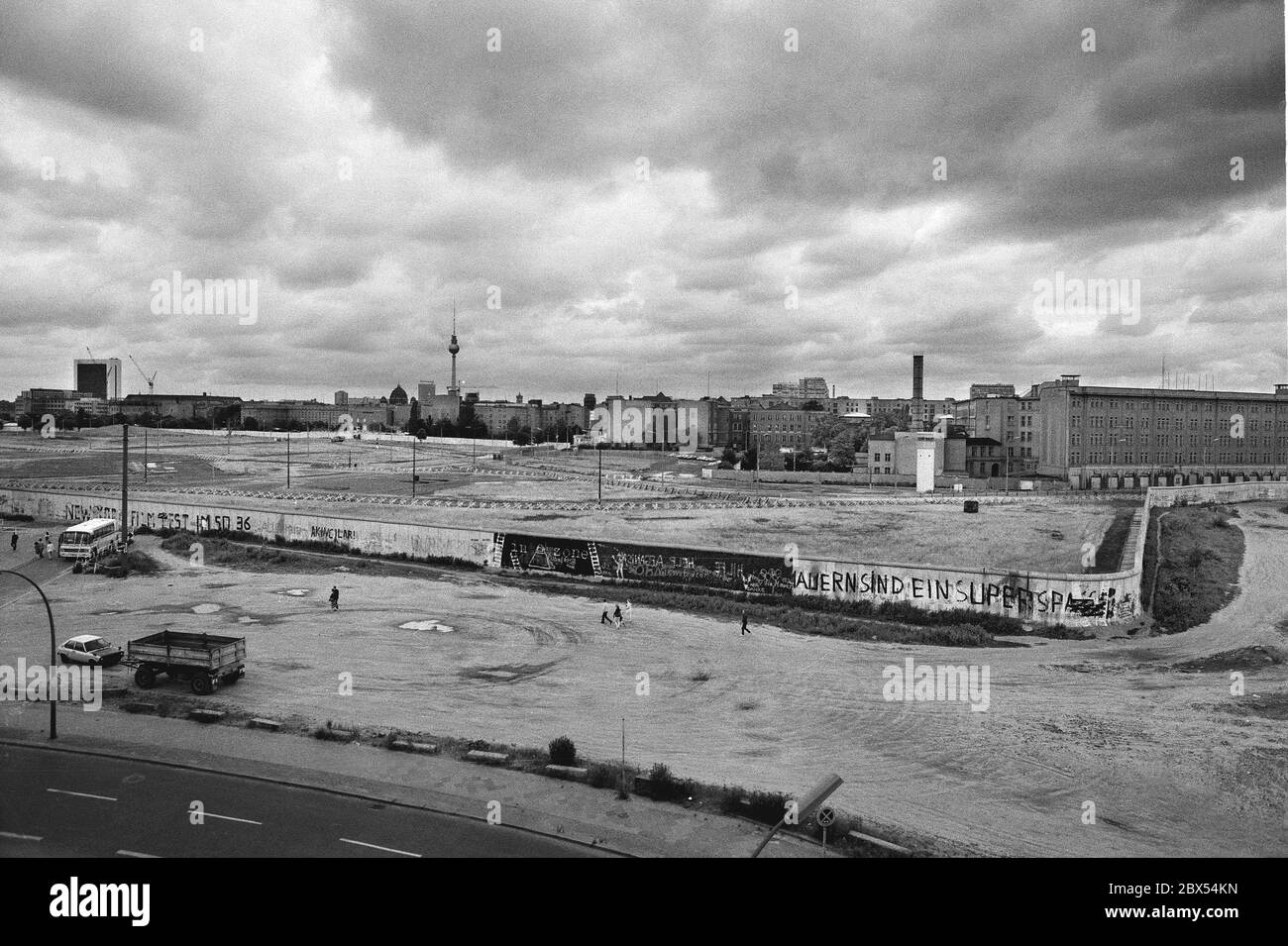 Berlin districts / Wall / Mitte/ 1982 View of Potsdamer Platz ...