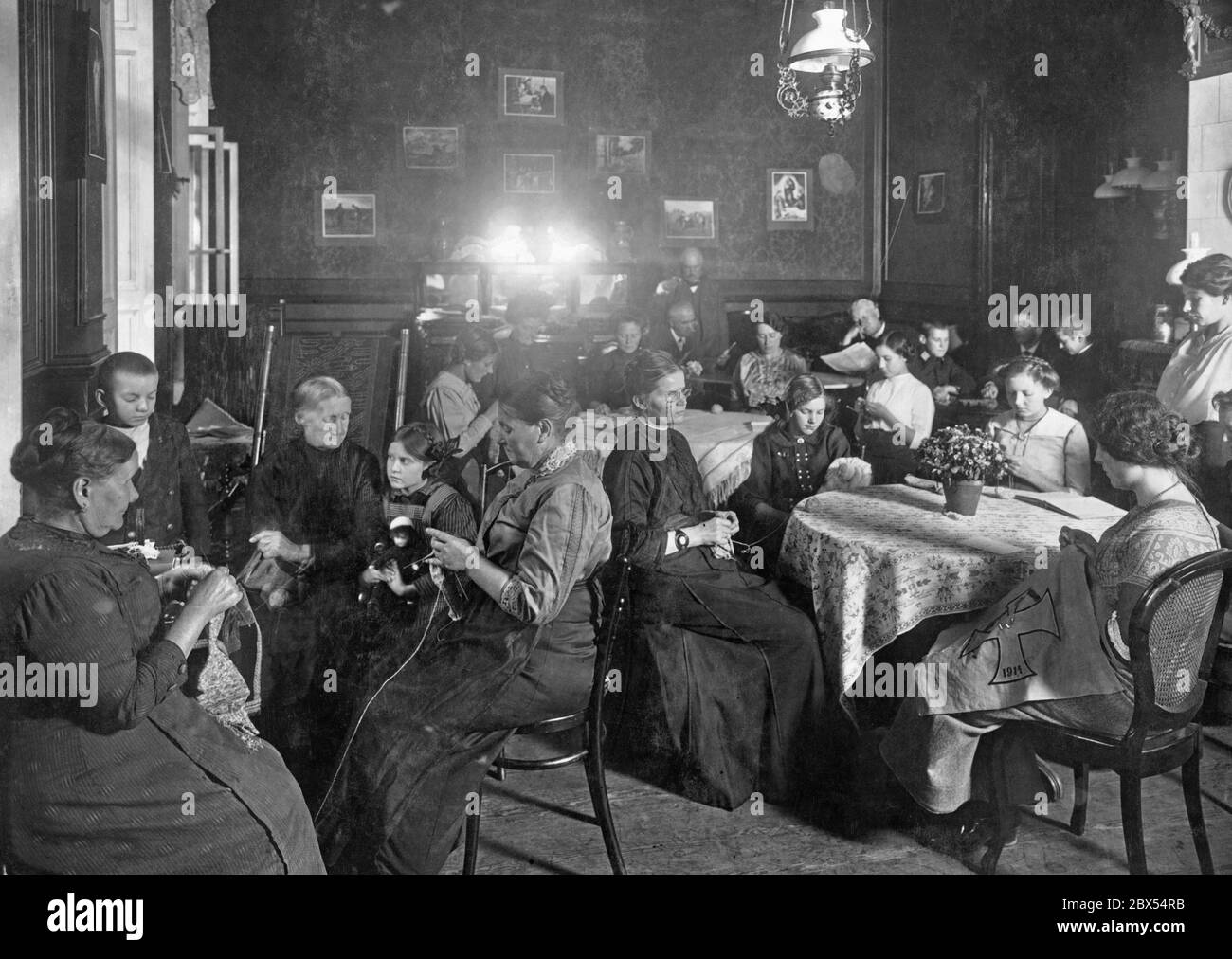 Poor of berlin world war hi-res stock photography and images - Alamy