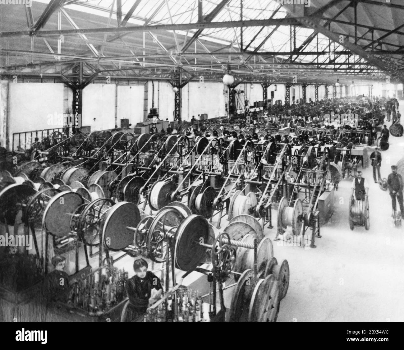 Cable factory and coupling workshop of the Allgemeine Elektricitaets ...