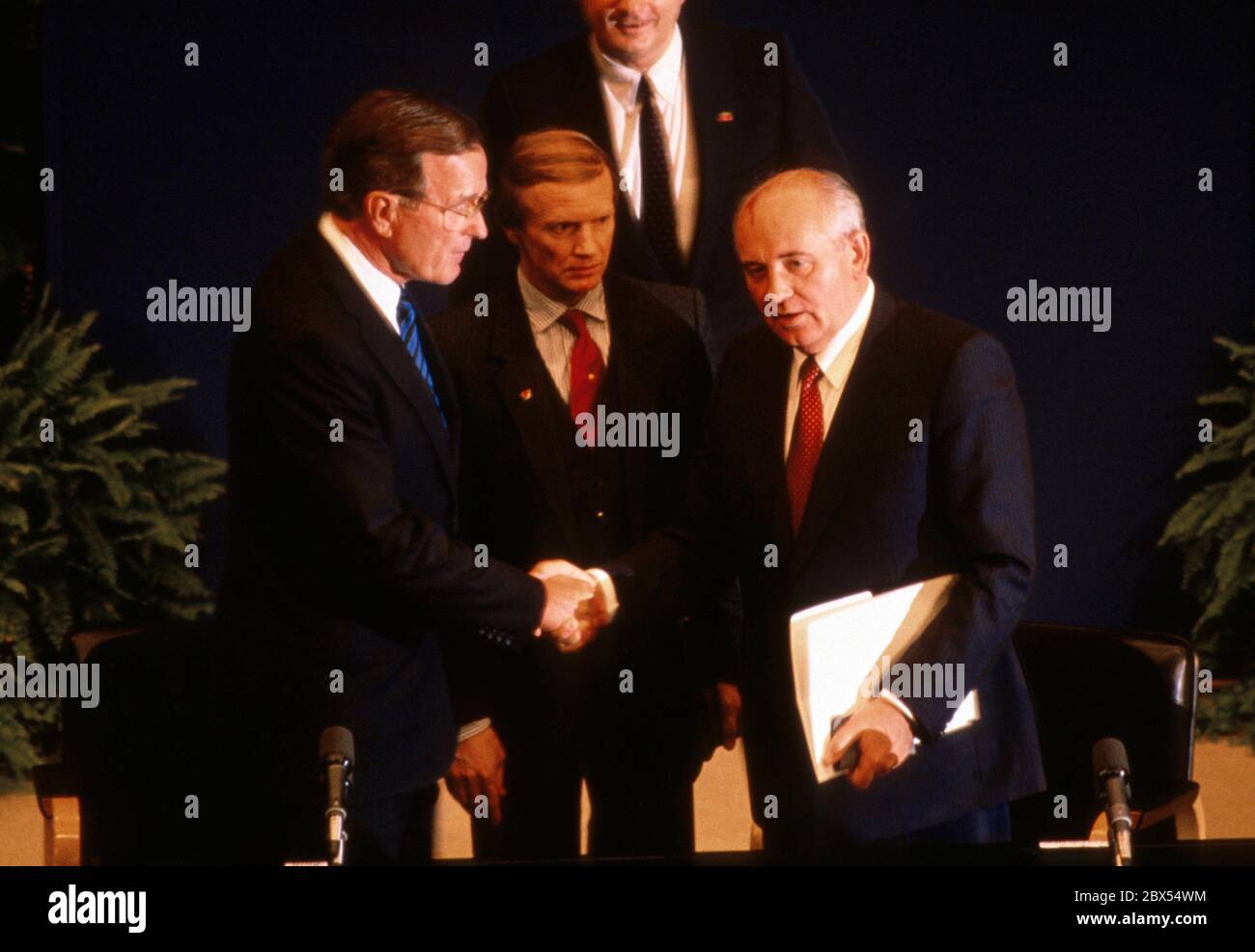 George BUSH , Praesident der USA , und Michail GORBATSCHOW ...