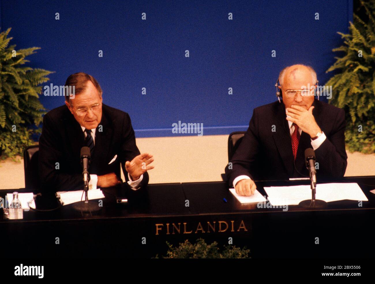 George BUSH , Praesident der USA , und Michail GORBATSCHOW ...