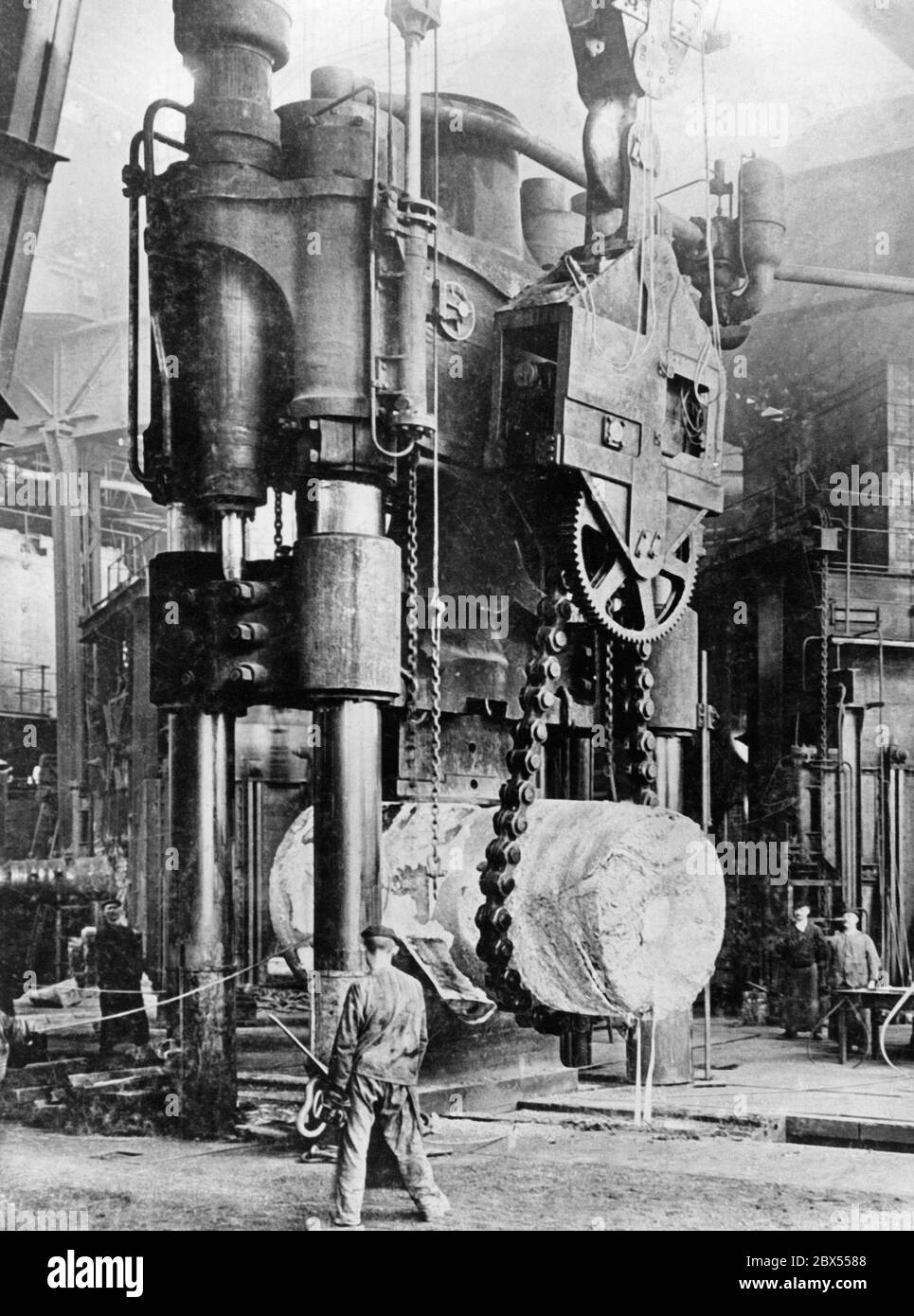 Forging press Black and White Stock Photos & Images - Alamy