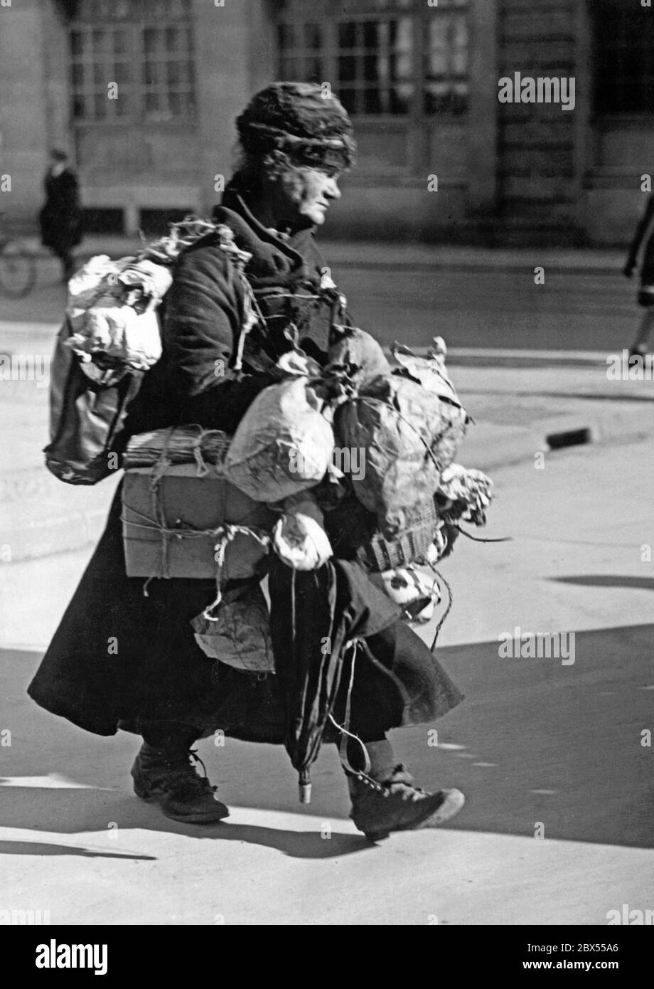 Homeless luggage Black and White Stock Photos & Images - Alamy
