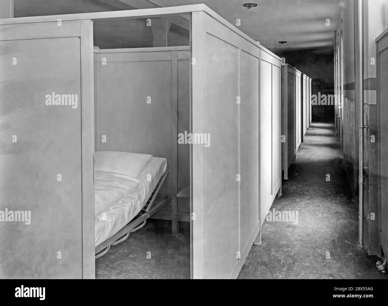 Homeless shelter berlin hi-res stock photography and images - Alamy