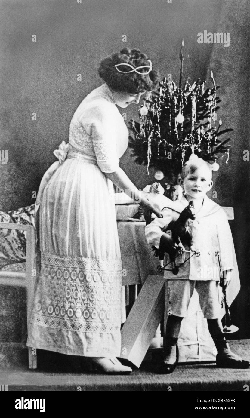 Christmas background gifts tree Black and White Stock Photos & Images ...