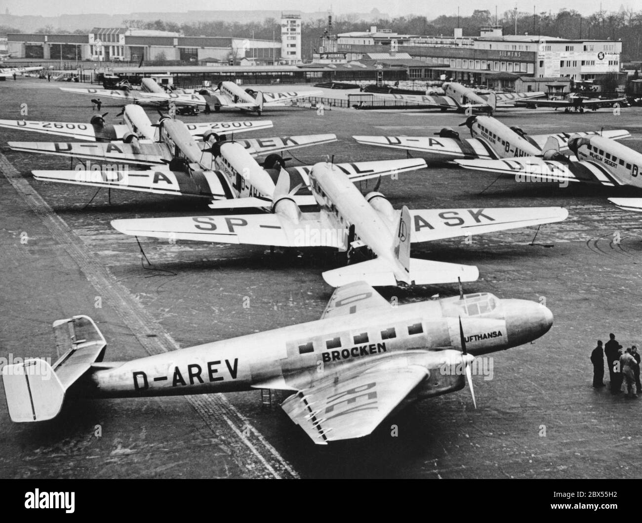 The picture shows from the front a Junkers Ju 86 of Lufthansa D-Arev ...