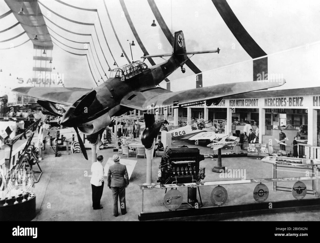 Plane model exhibition hi-res stock photography and images - Alamy