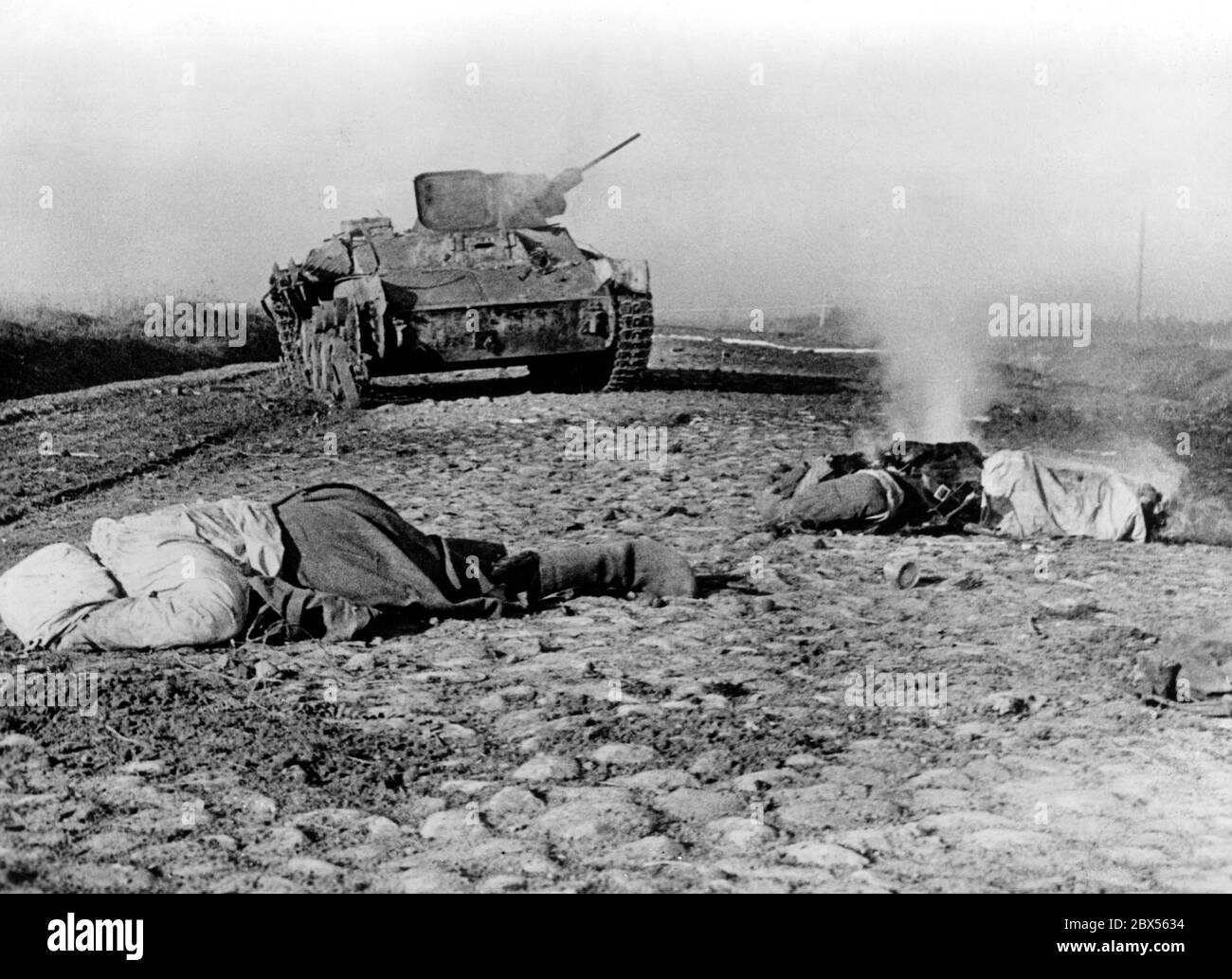 Russian t 34 tanks Black and White Stock Photos & Images - Alamy