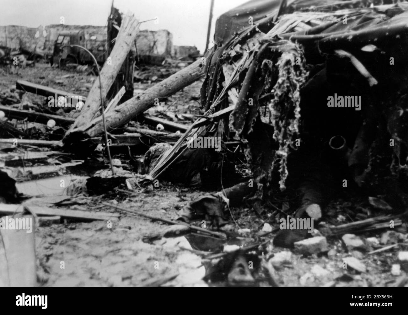World war 2 battle field hi-res stock photography and images - Alamy