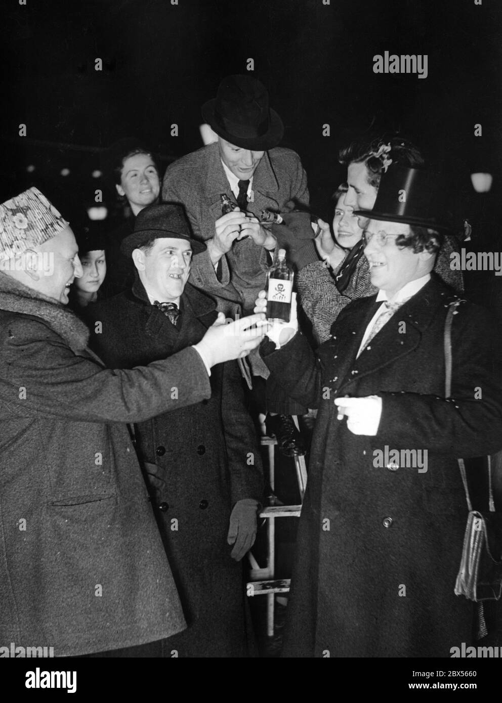 Group revellers hi-res stock photography and images - Alamy