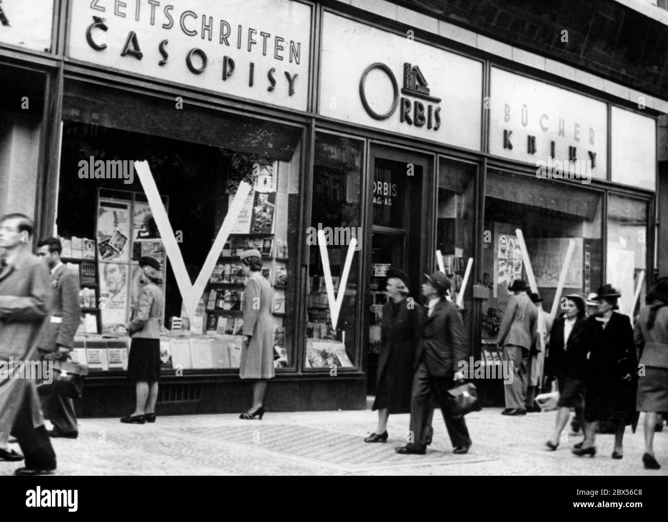 Resistance groups Black and White Stock Photos & Images - Alamy