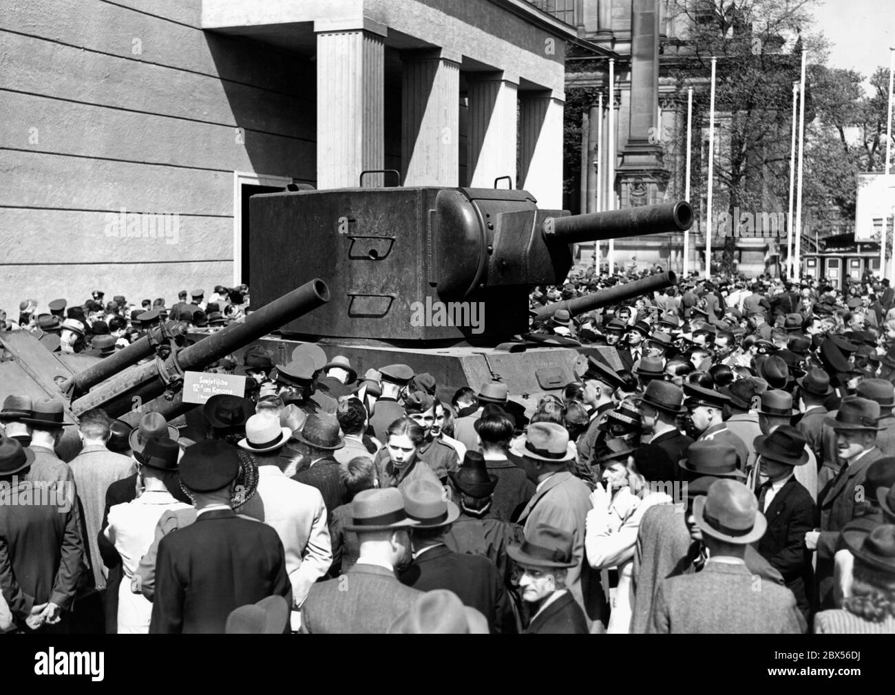 View of the exhibition "The Soviet Paradise" in the Berlin Lustgarten ...