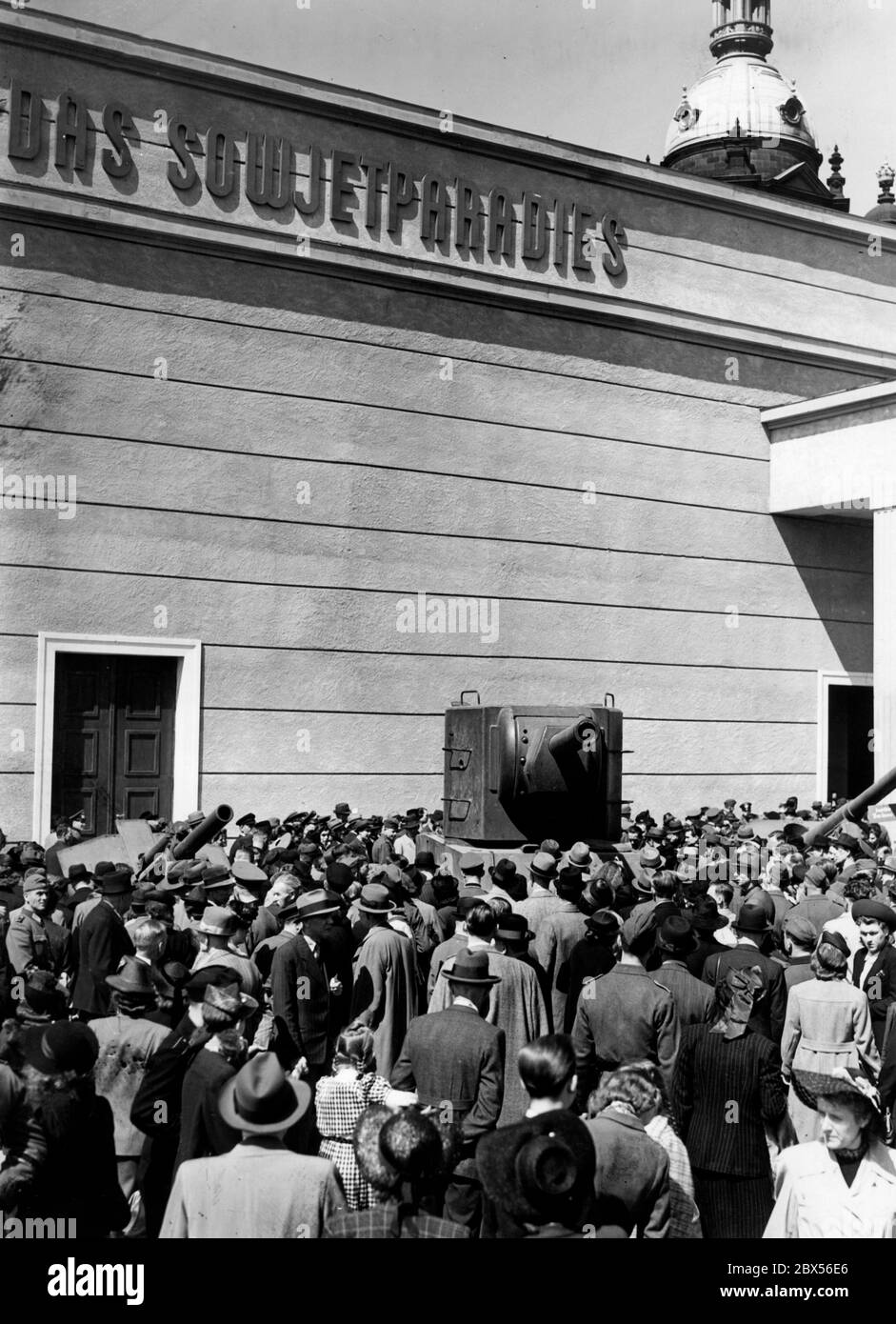 View of the exhibition "The Soviet Paradise" in the Berlin Lustgarten ...