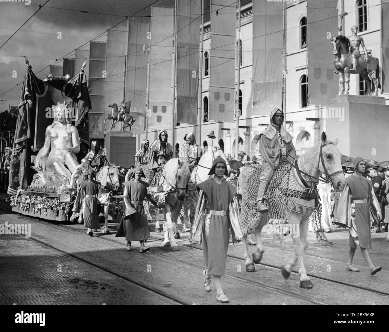 On the occasion of the Day of German Art, a parade is taking place in ...