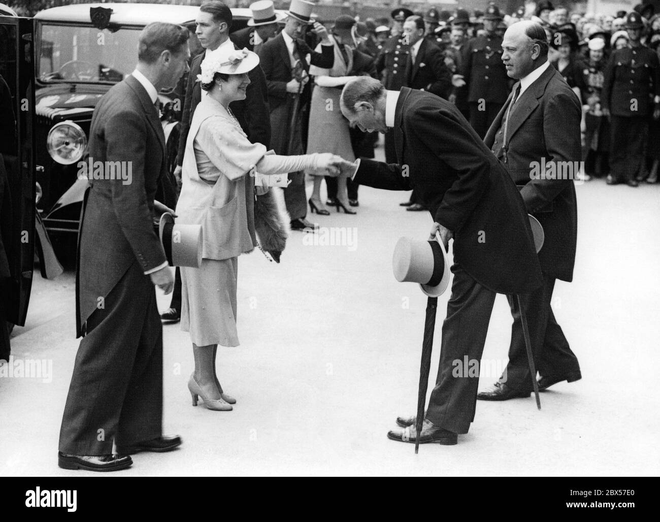 King George VI and Queen Elizabeth are greeted on their arrival at the ...