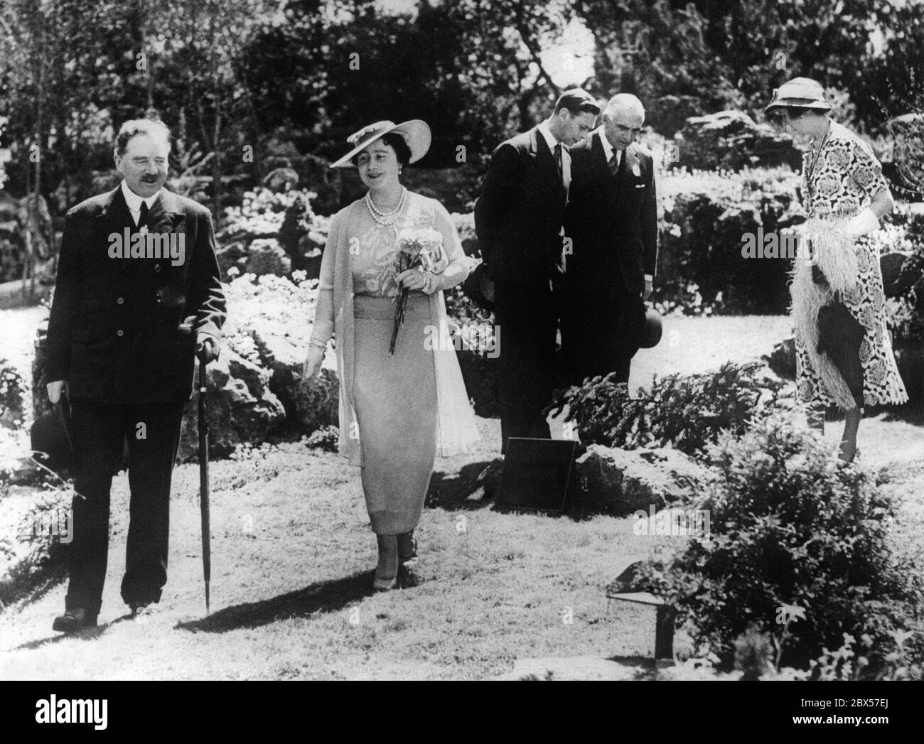 Queen Elizabeth and King George at the Chelsea Flower Show, the biggest ...