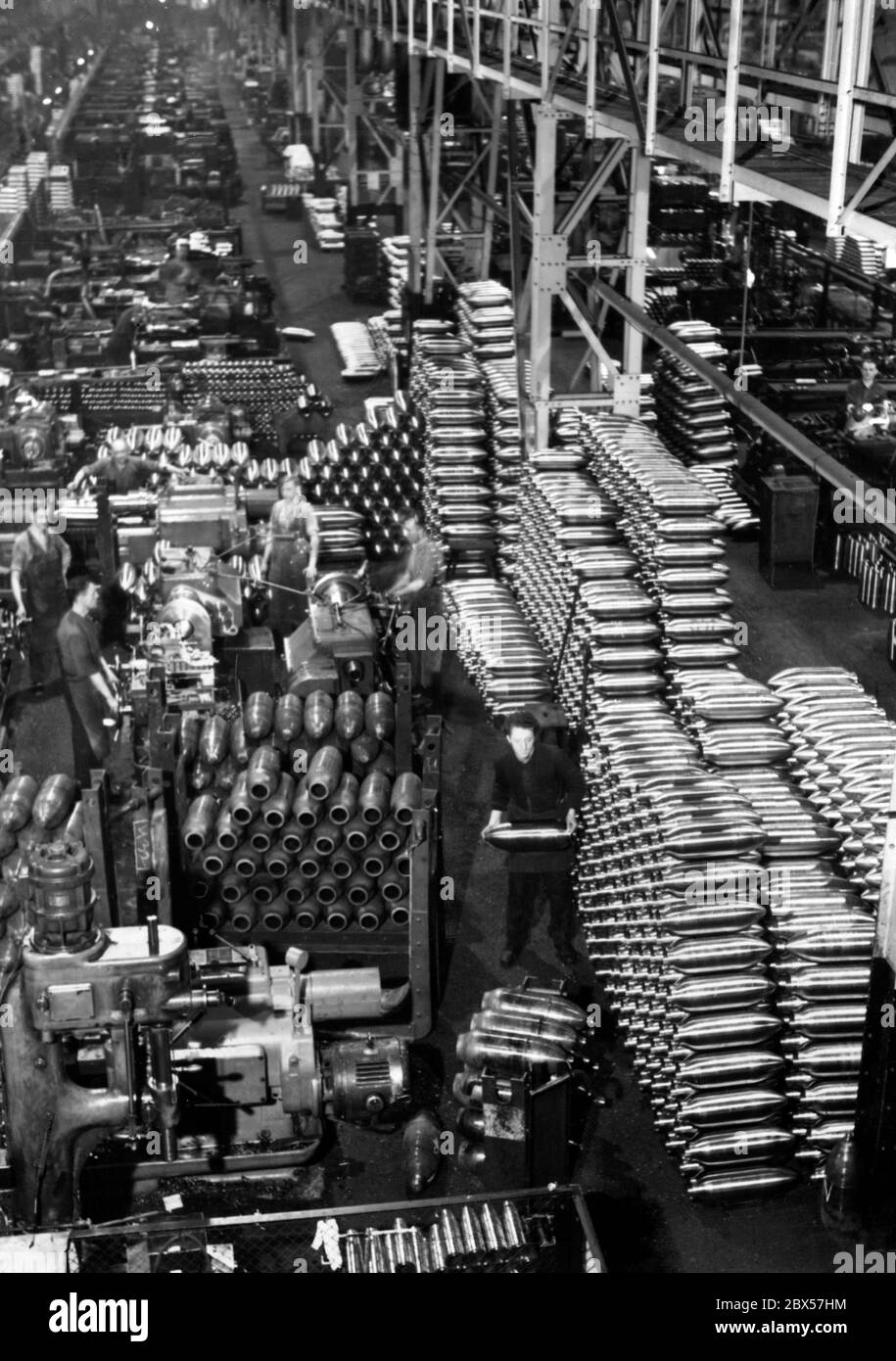 Munitions factory 1940 hi-res stock photography and images - Alamy