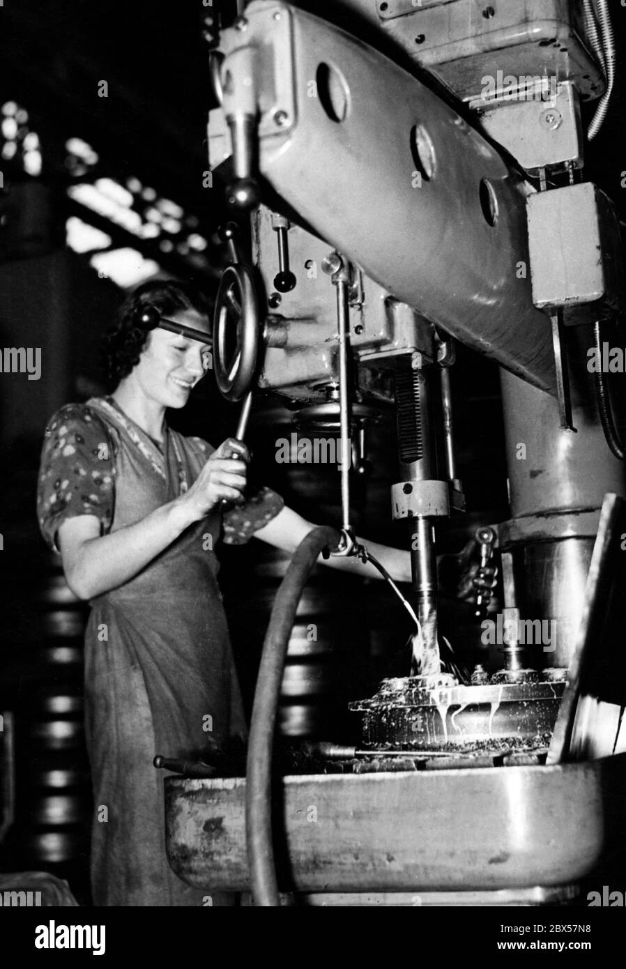 Women in an armament factory 1942 hi-res stock photography and images ...