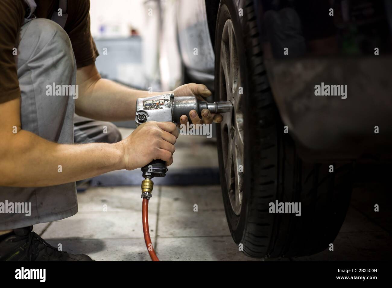 Equipment changing car wheel hi-res stock photography and images - Alamy