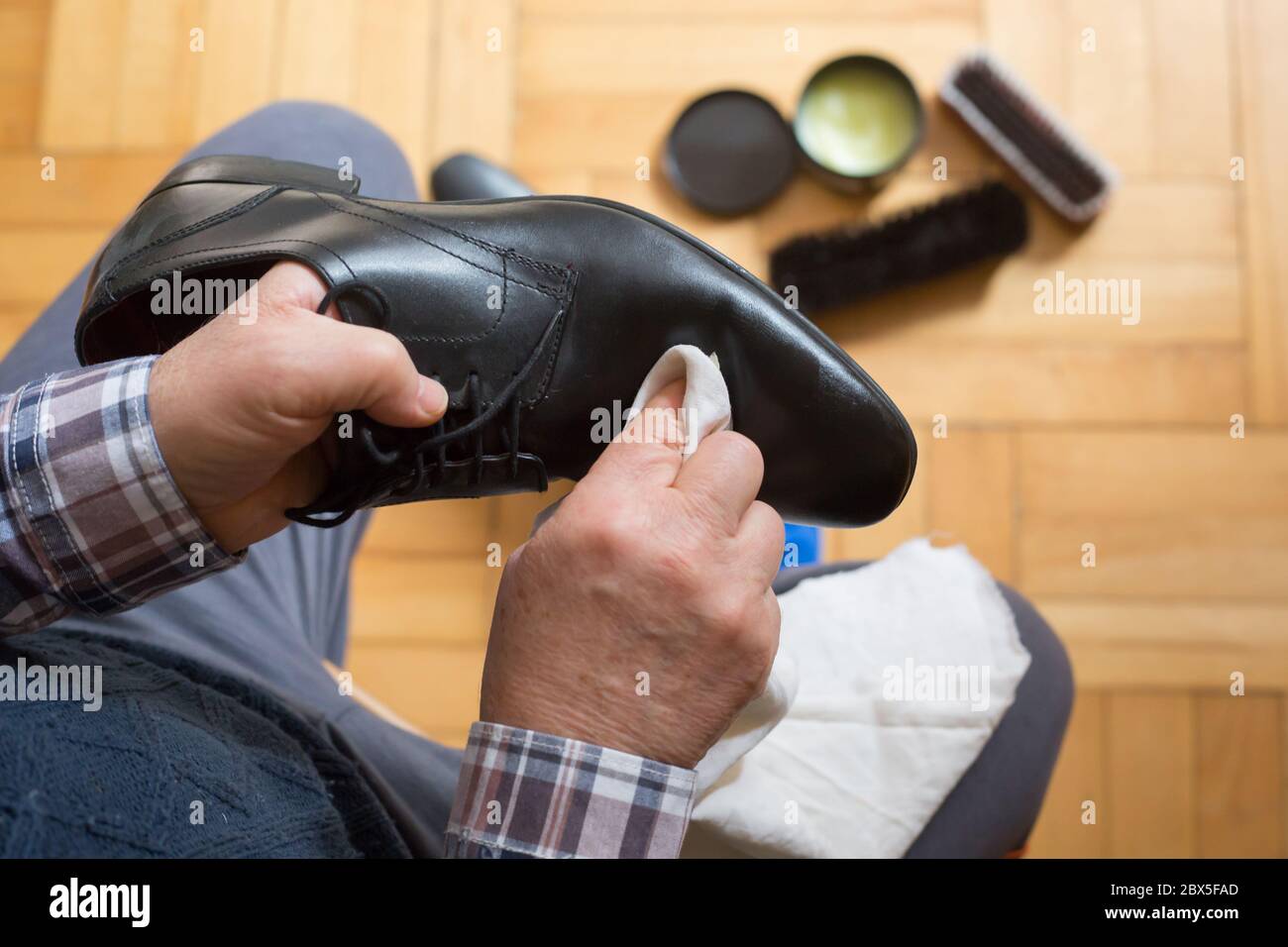 Scrub your shoes hi-res stock photography and images - Alamy