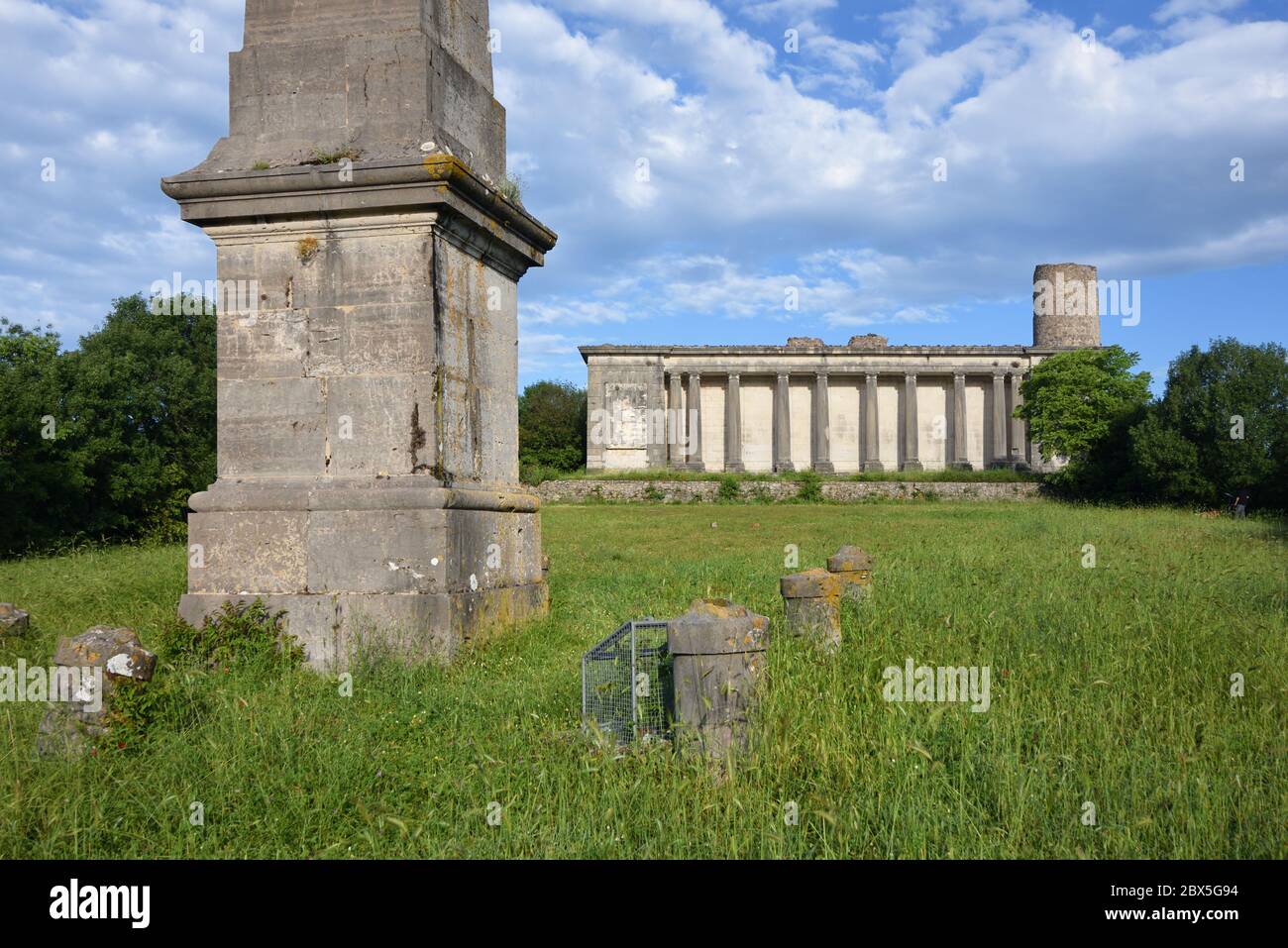 Chateau de valbelle hi-res stock photography and images - Alamy