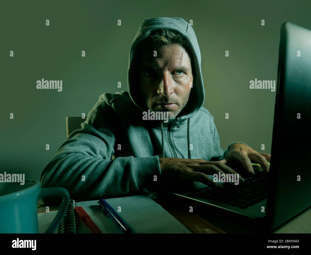 Man stalking computer hi-res stock photography and images - Alamy