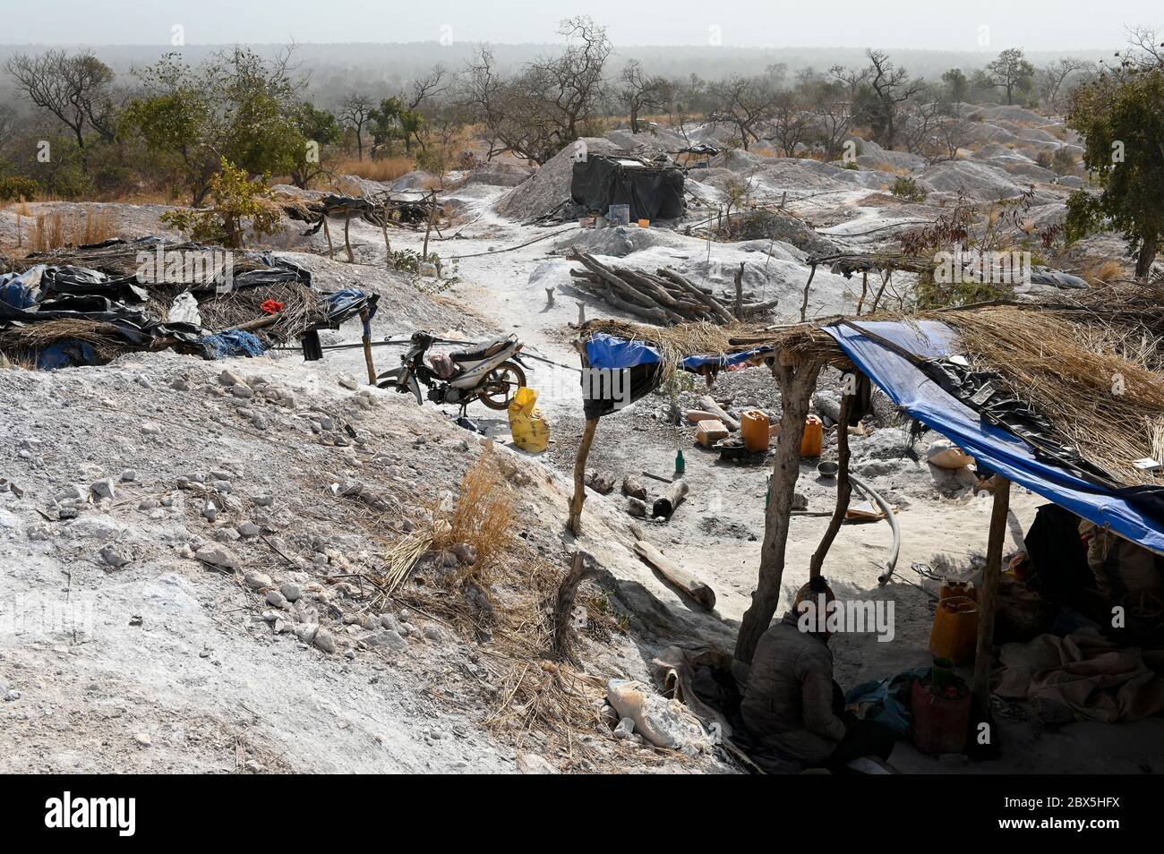 MALI, Kayes, Sadiola, artisanal gold mining, camp of small scale miner ...