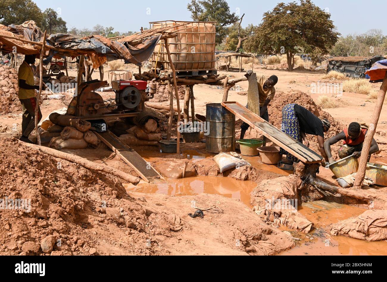 Artisanal mining mali hi-res stock photography and images - Alamy