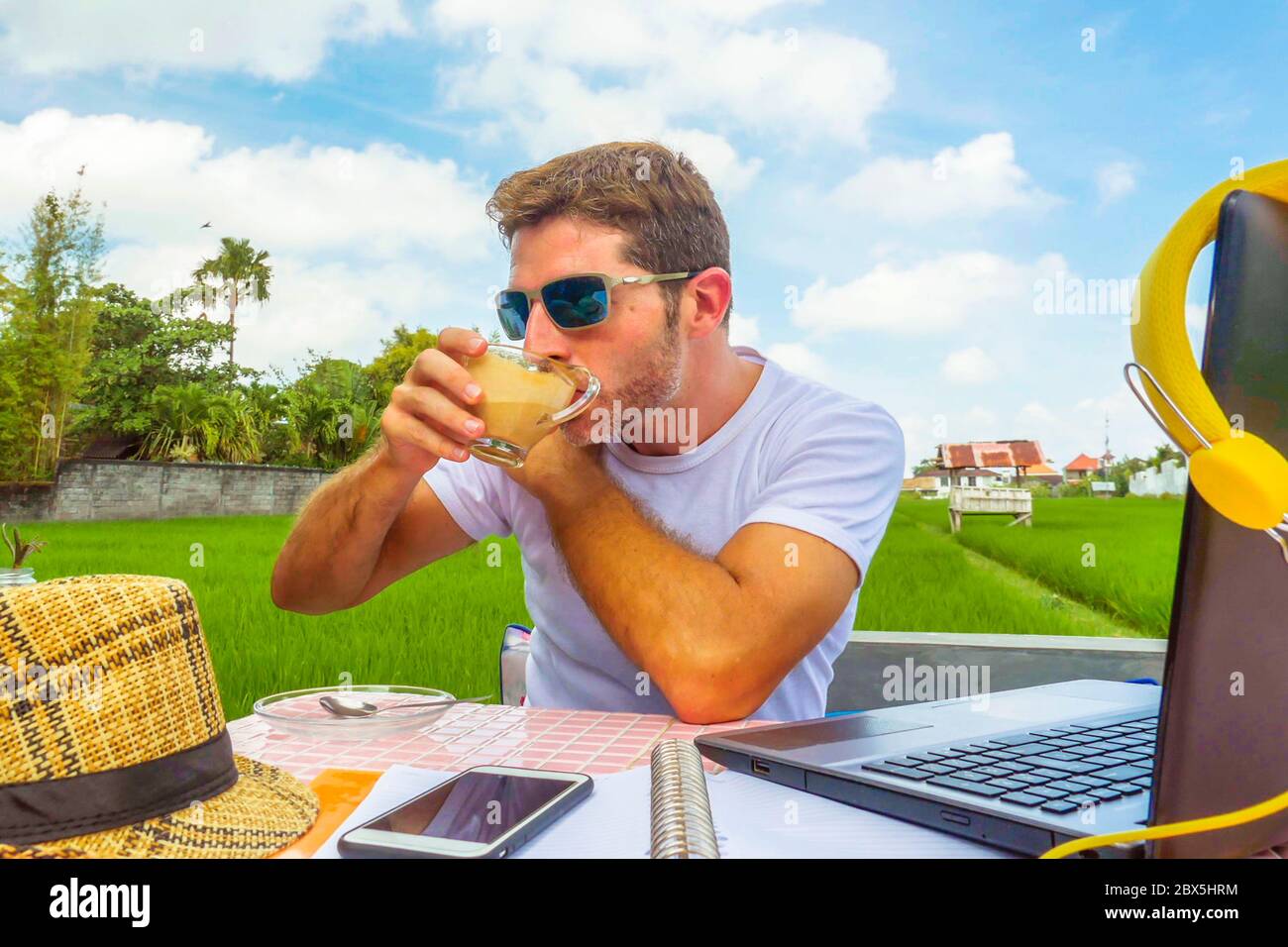 Digital nomad man working on hi-res stock photography and images - Alamy