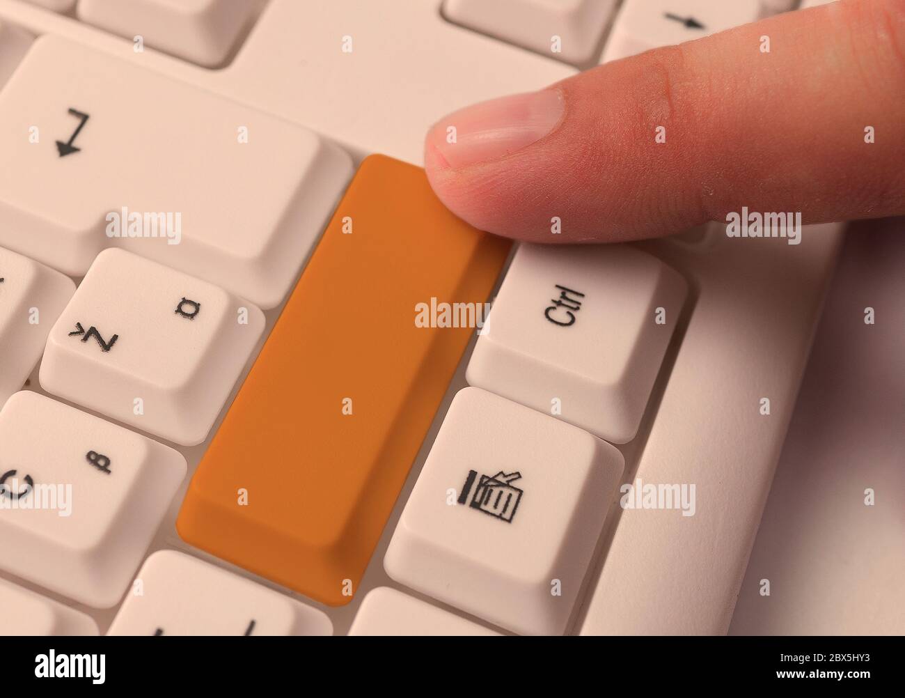 White Pc Keyboard With Empty Note Paper Above White Key Copy Space ...