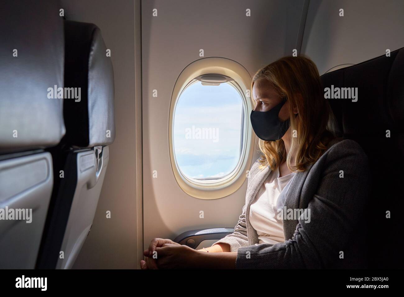 Flight mask hi-res stock photography and images - Alamy