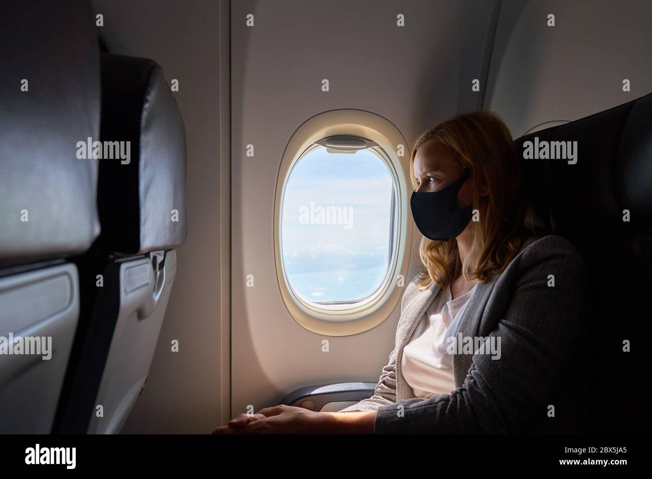 Flight mask hi-res stock photography and images - Alamy