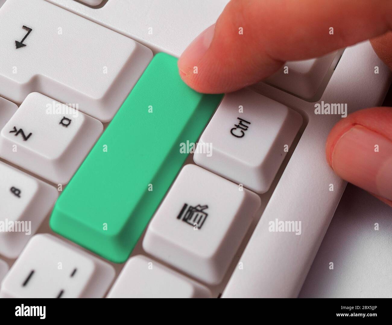 White Pc Keyboard With Empty Note Paper Above White Key Copy Space ...