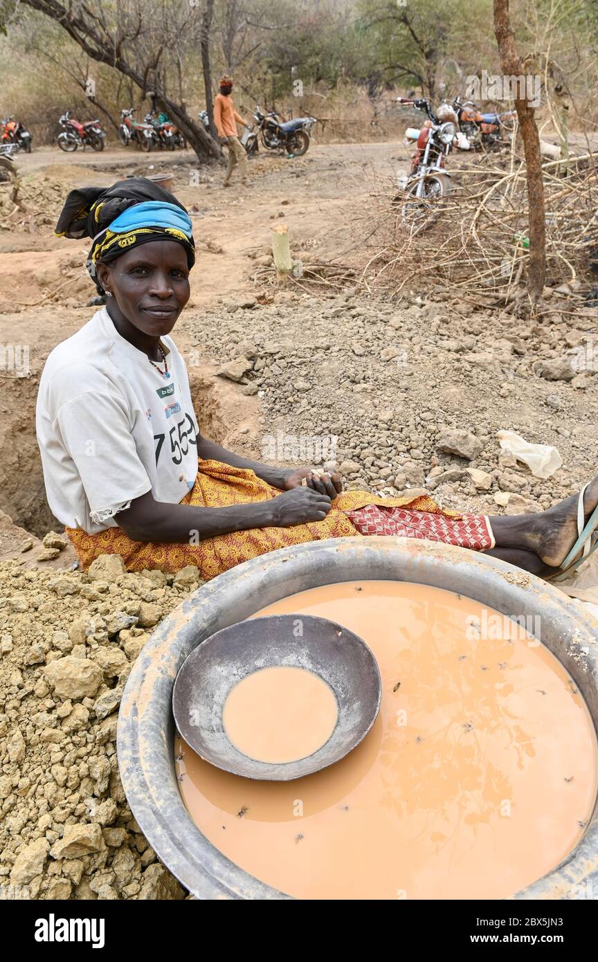 MALI, Kayes, Sadiola, artisanal gold mining at Camp SIRIMANA / Klein ...