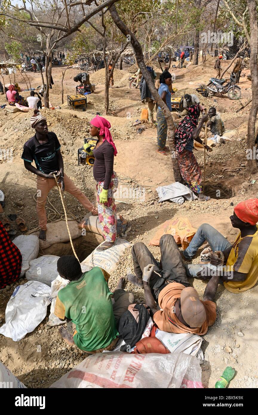 MALI, Kayes, Sadiola, artisanal gold mining at Camp SIRIMANA / Klein ...